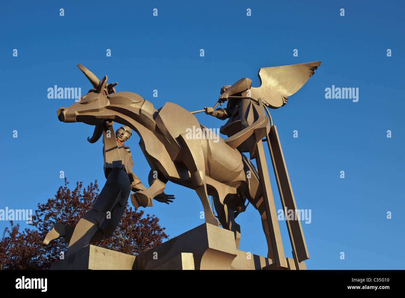 Fighting statue hi-res stock photography and images - Alamy