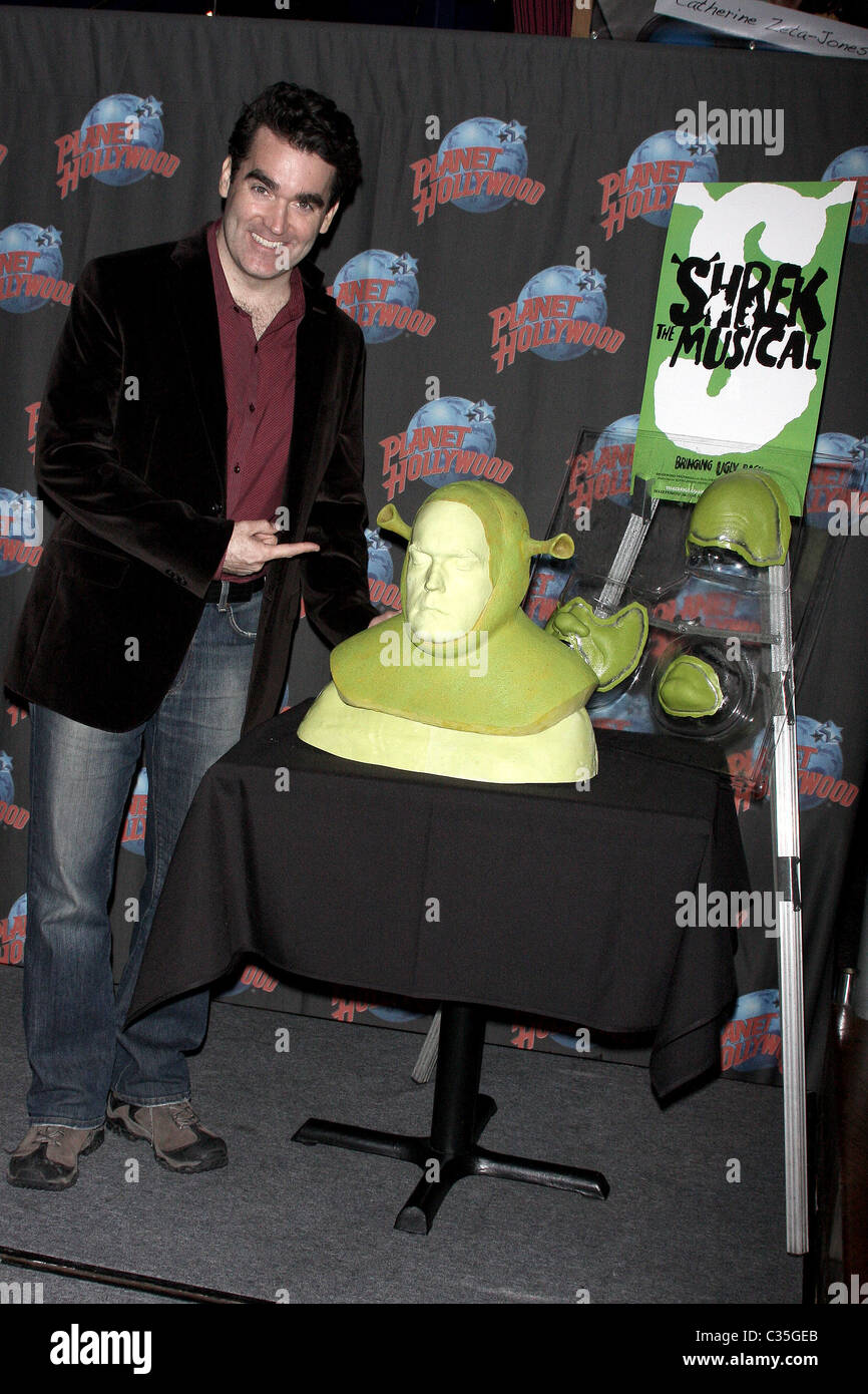 Shrek the musical brian d'arcy james hi-res stock photography and ...