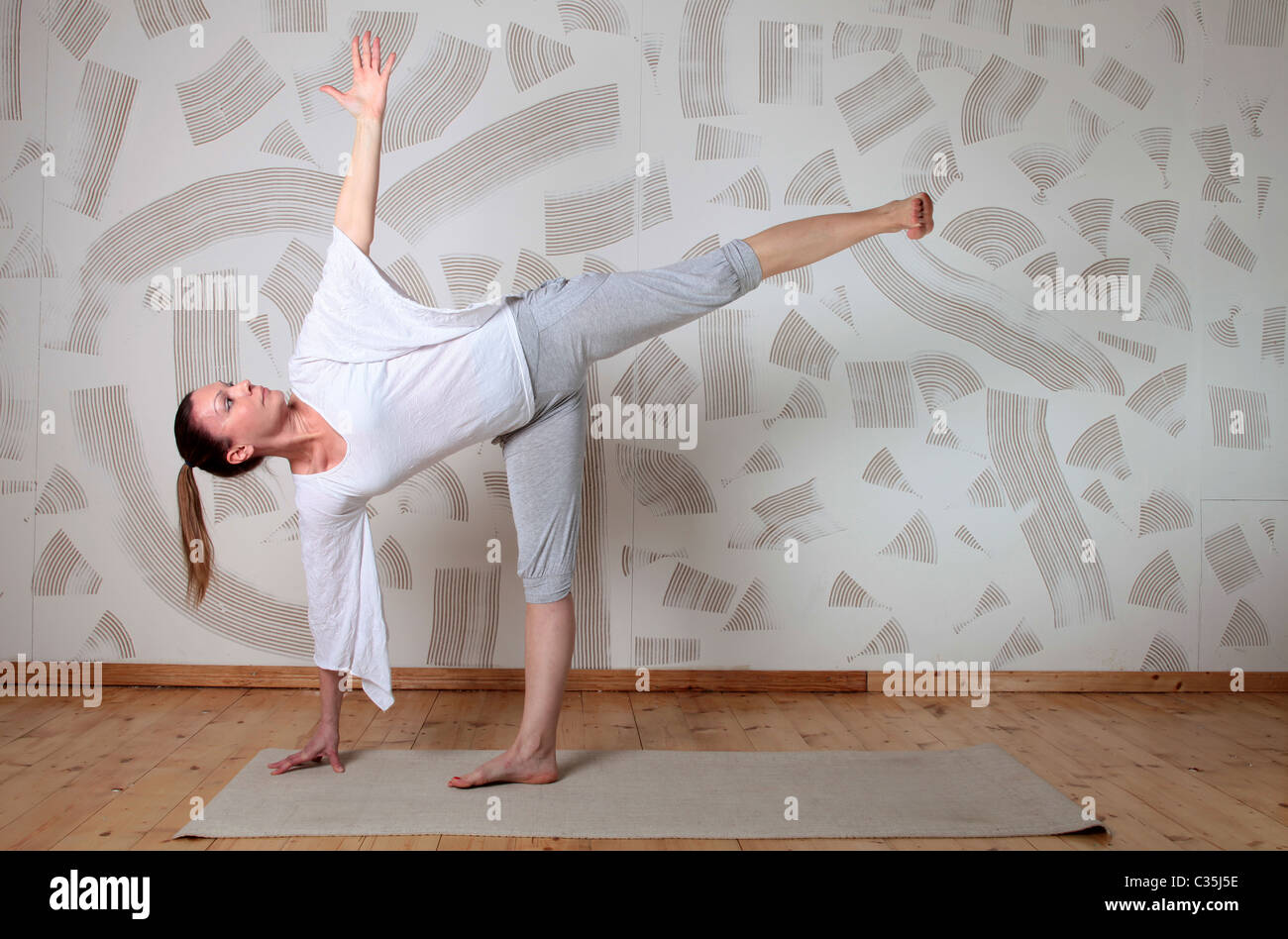 Body posture hi-res stock photography and images - Alamy