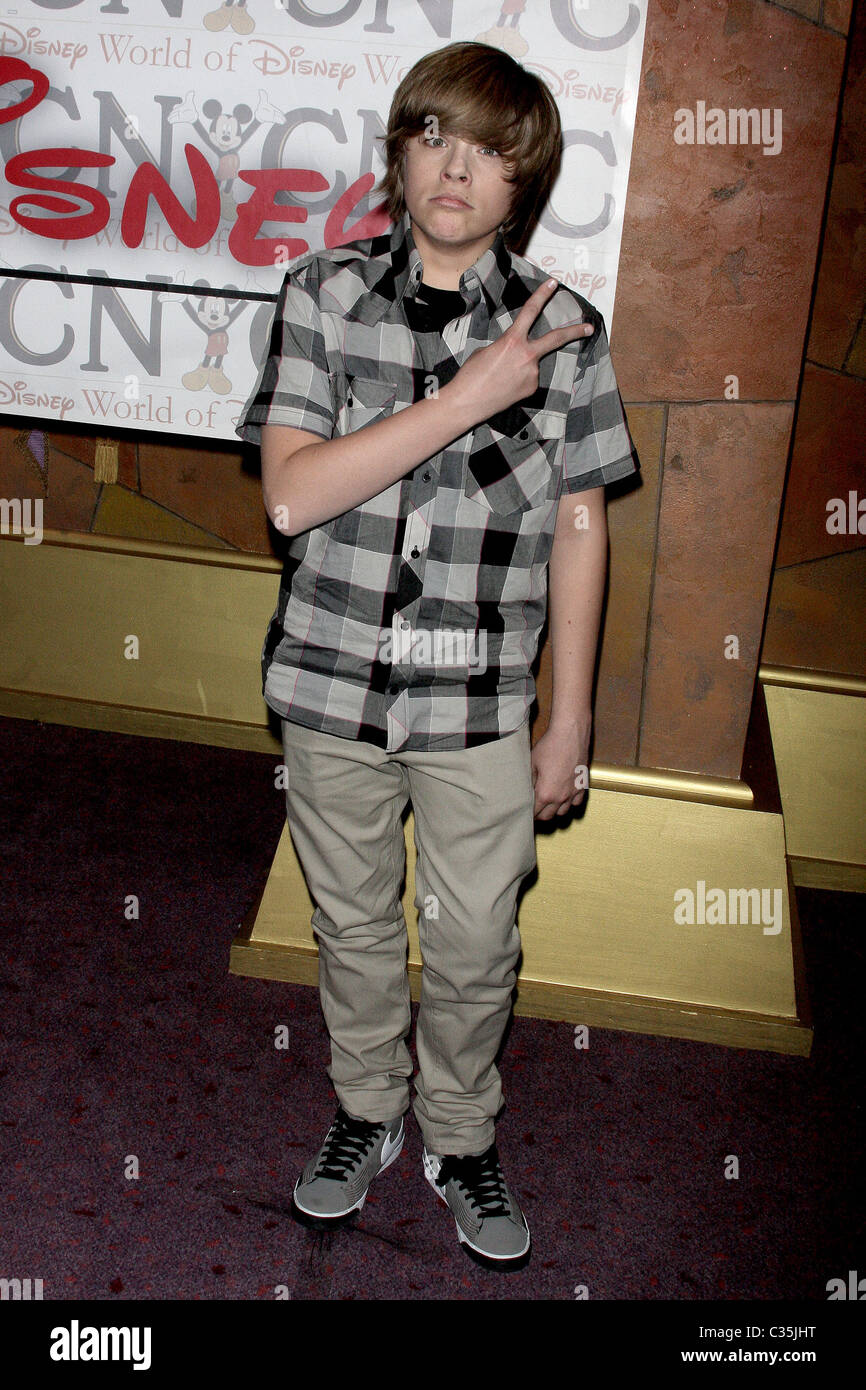 Dylan Sprouse Cast of Disney Channel's Hit Series 'The Suite Life on ...