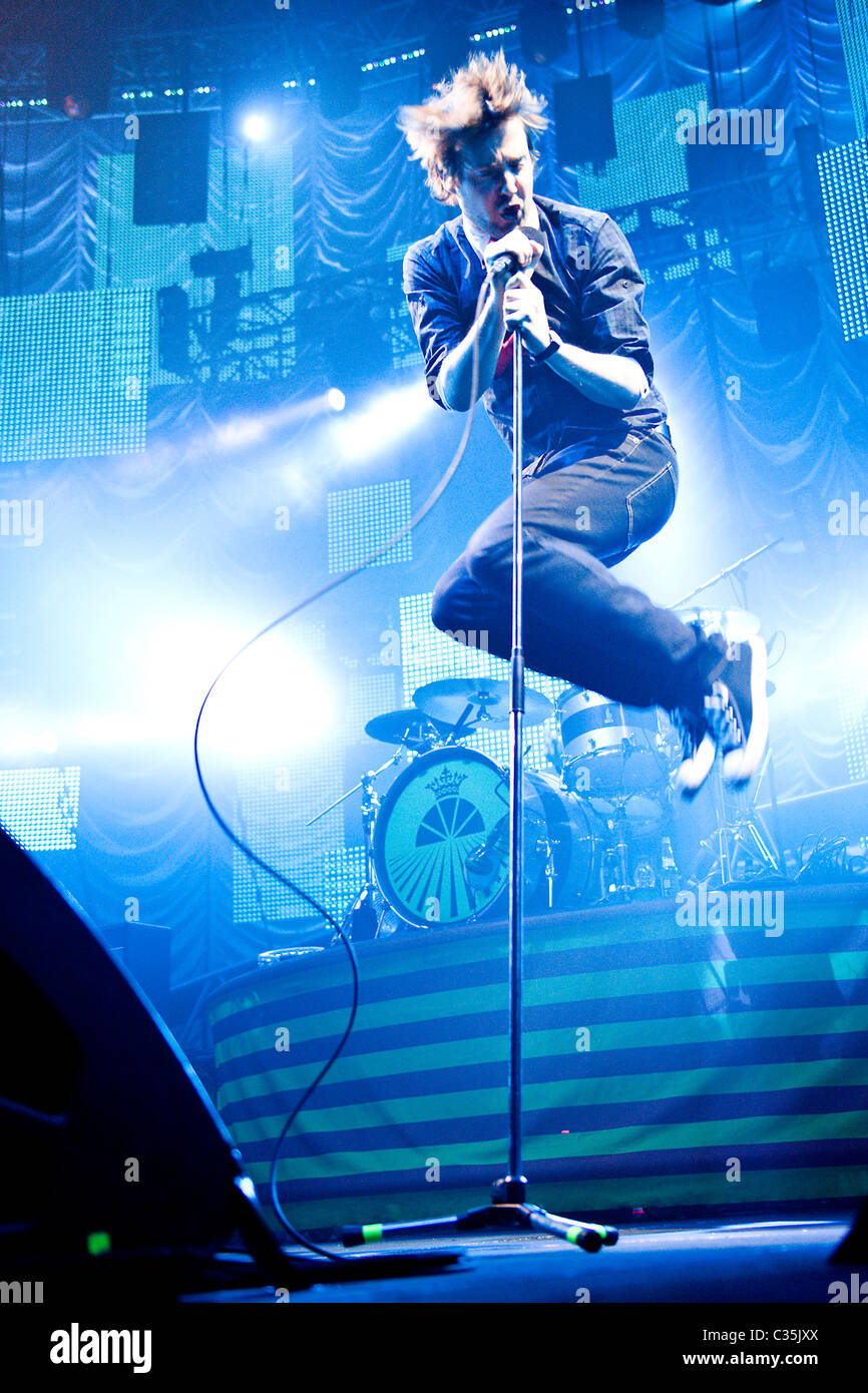 Ricky Wilson Kaiser Chiefs performing in concert at Wembley Arena ...