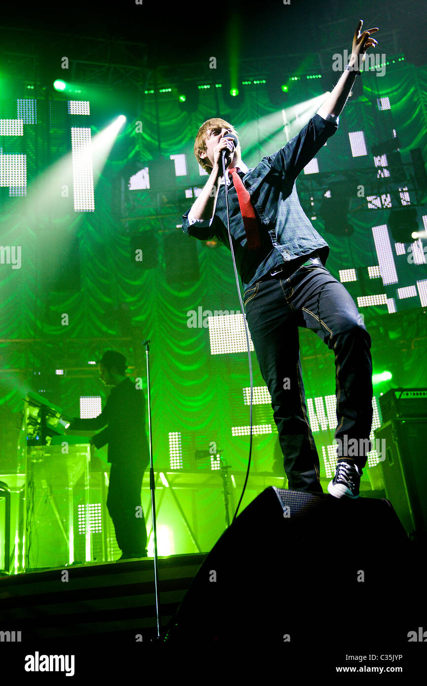Ricky Wilson Kaiser Chiefs performing in concert at Wembley Arena ...