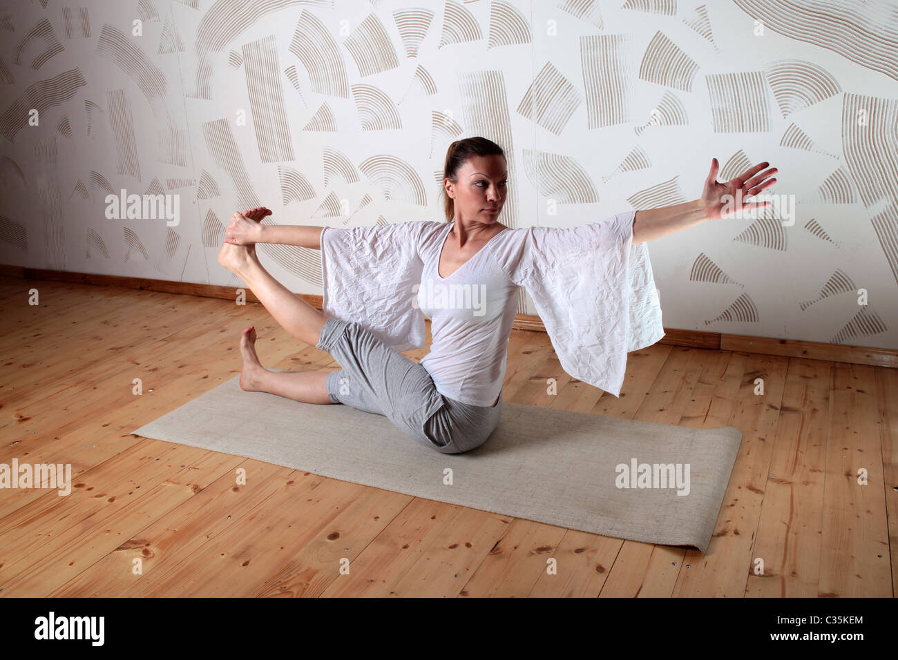 Body posture hi-res stock photography and images - Alamy