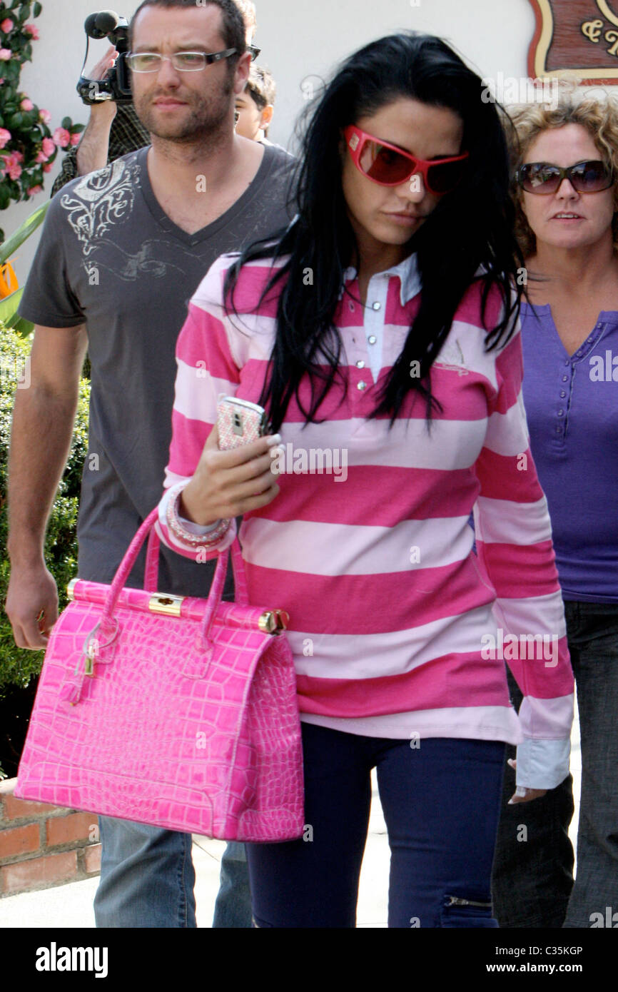 Katie Price leaving Bernie and Hillary Safire Salon and heading to ...