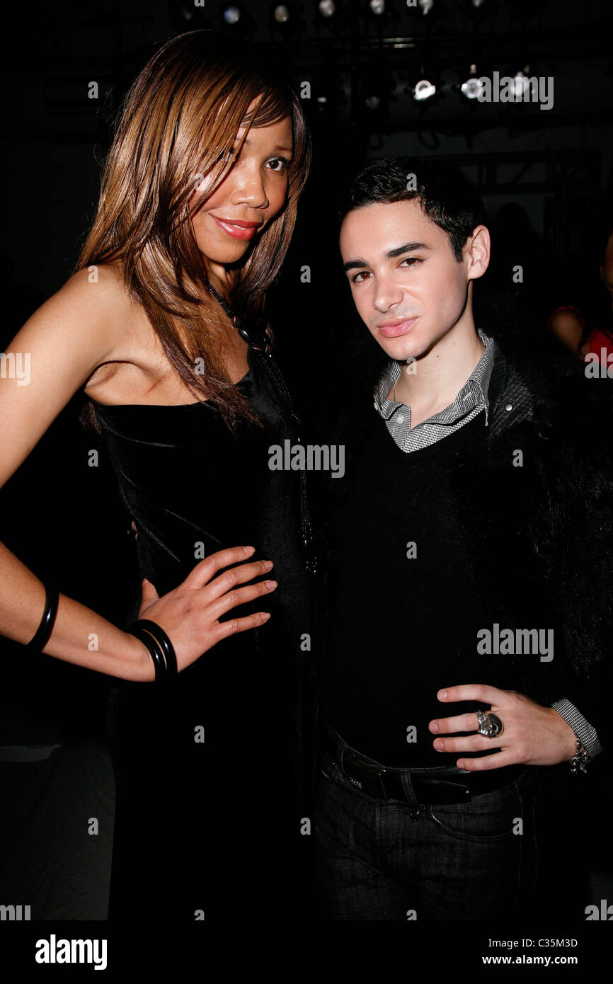 Guests Mercedes-Benz IMG New York Fashion Week Fall 2009 - Alvin Valley ...