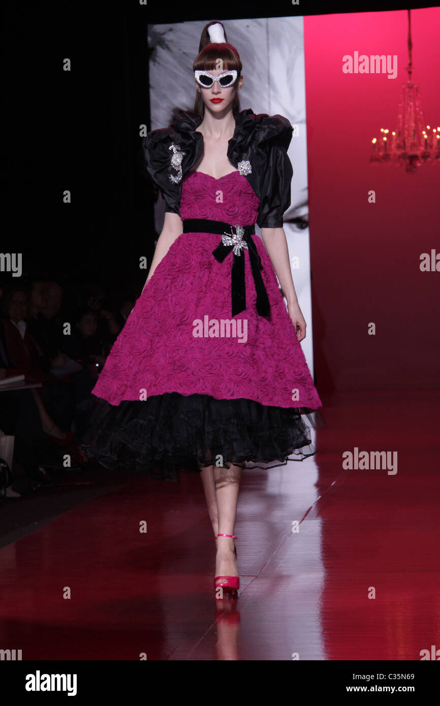 Model Mercedes-Benz IMG New York Fashion Week Fall 2009 - Barbie Fall ...