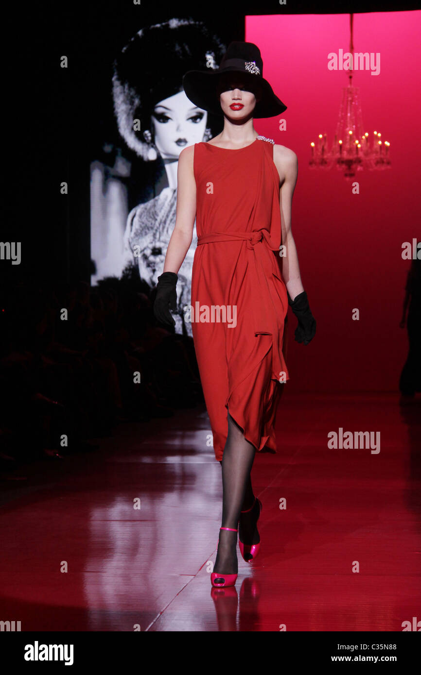 Model Mercedes-Benz IMG New York Fashion Week Fall 2009 - Barbie Fall ...