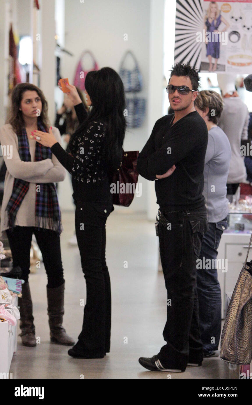 Katie Price aka Jordan and Peter Andre seen shopping together at the ...