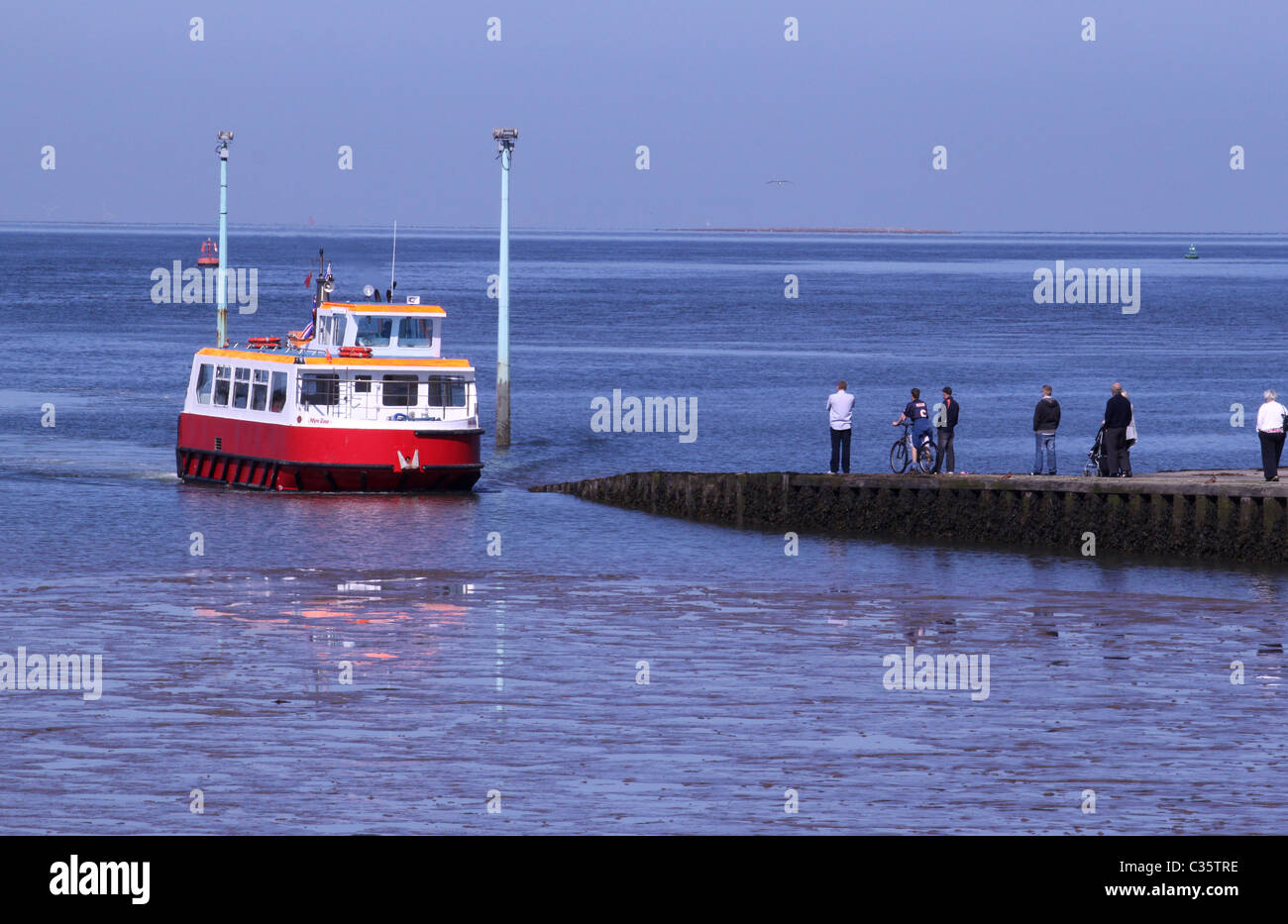Wyre Estuary Ferry from Knott End to Fleetwood, Lancashire approaching ...