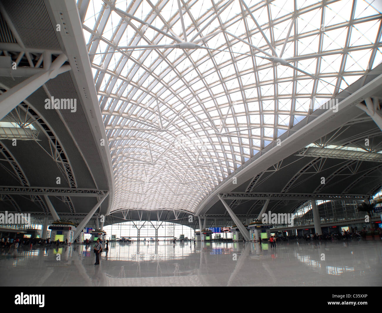 Modern architecture railway station hi-res stock photography and images ...