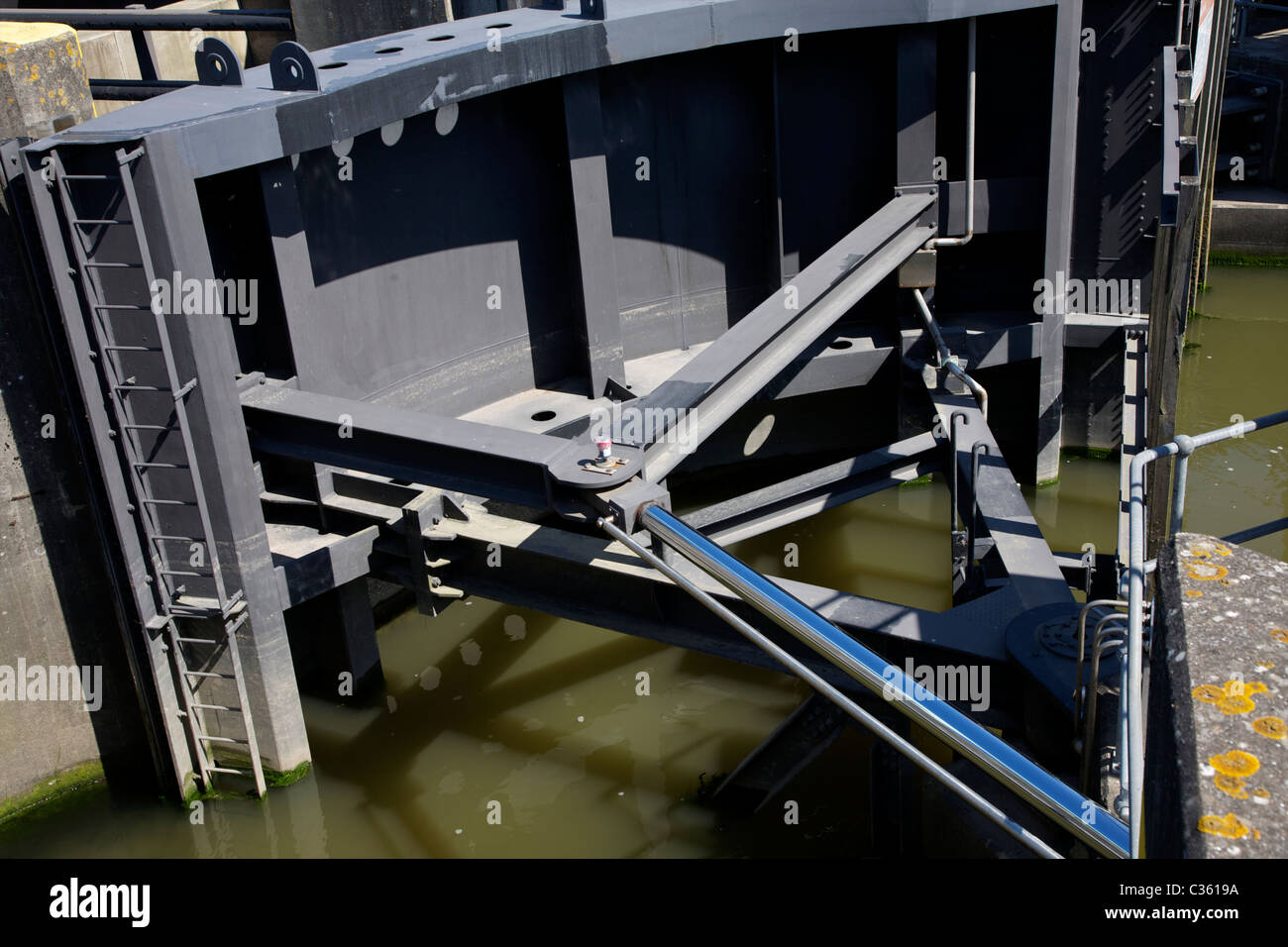 Hydraulic lock gates hi-res stock photography and images - Alamy