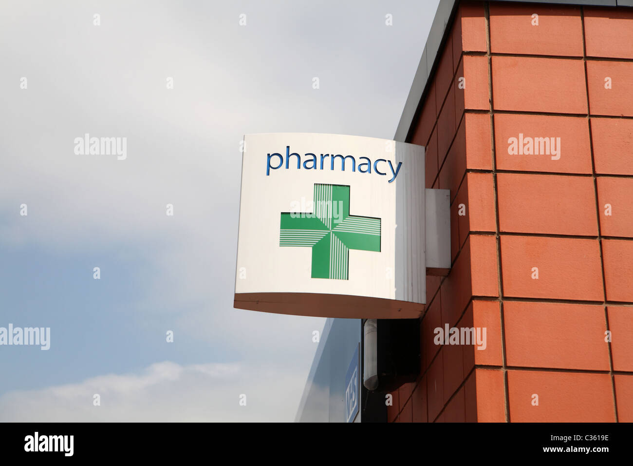 British red cross logo hi-res stock photography and images - Alamy