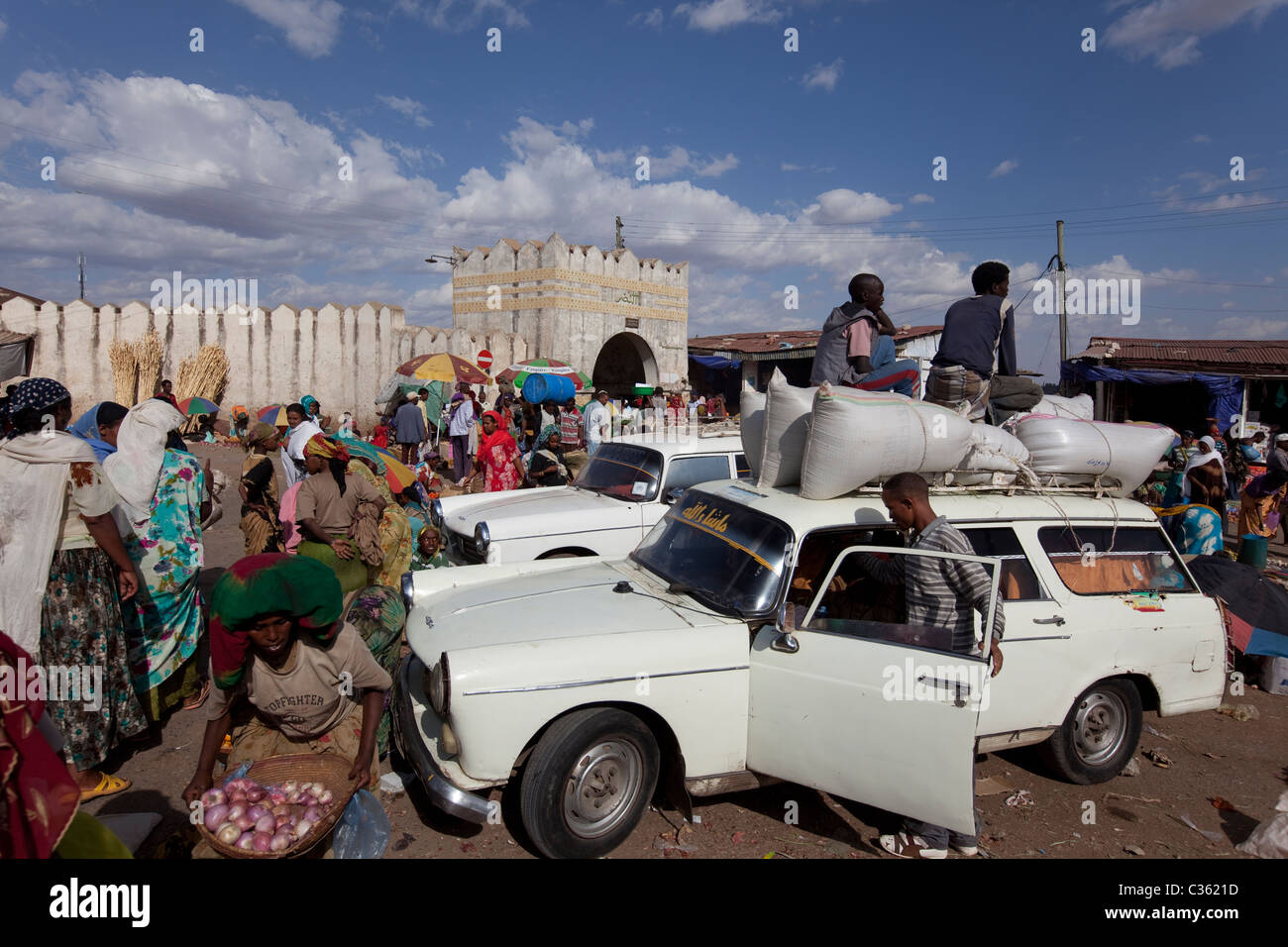 Overloaded Car Africa High Resolution Stock Photography and Images - Alamy