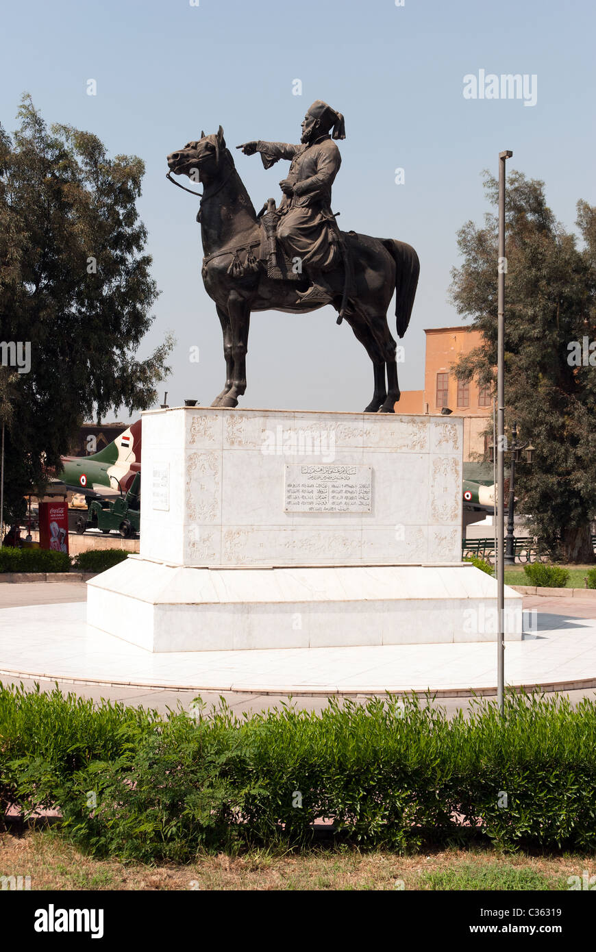 Saladin statue hi-res stock photography and images - Alamy