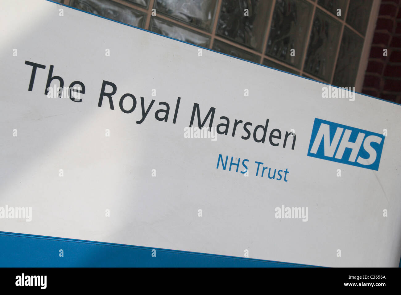 London hospital sign hi-res stock photography and images - Alamy