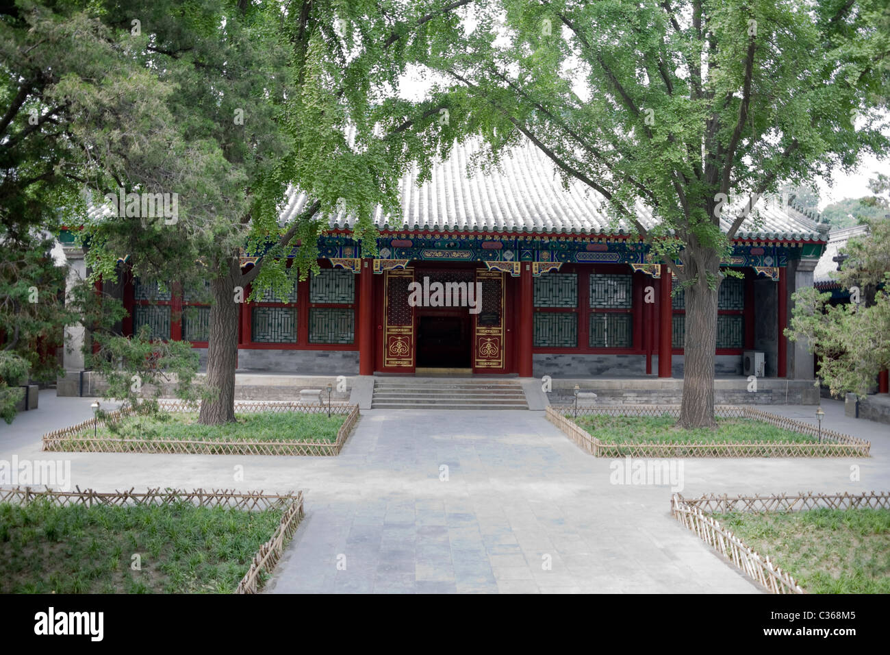 Beautiful Chinese Courtyard, An outdoor courtyard Stock Photo - Alamy