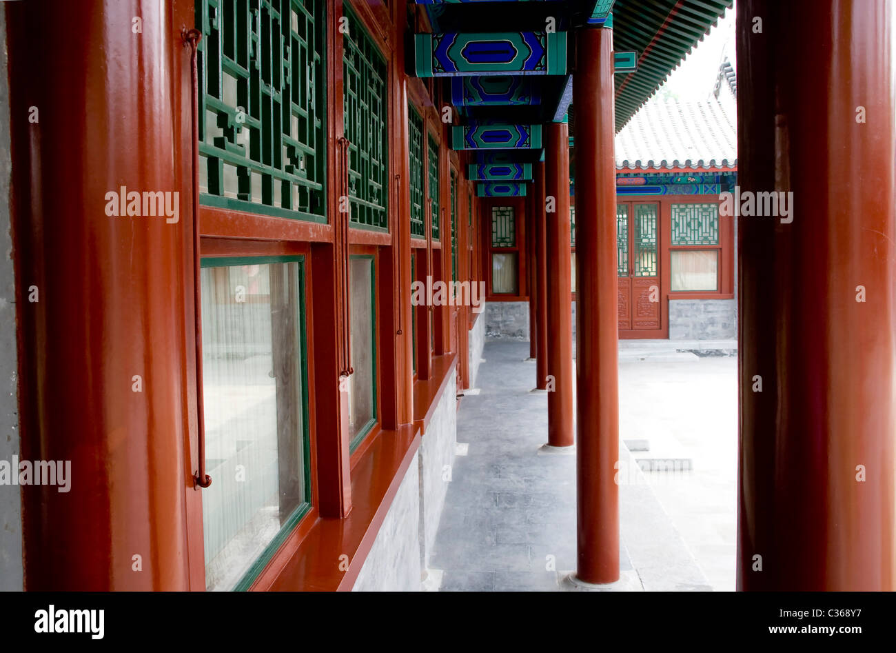 Corridor in a chinese courtyard Stock Photo - Alamy