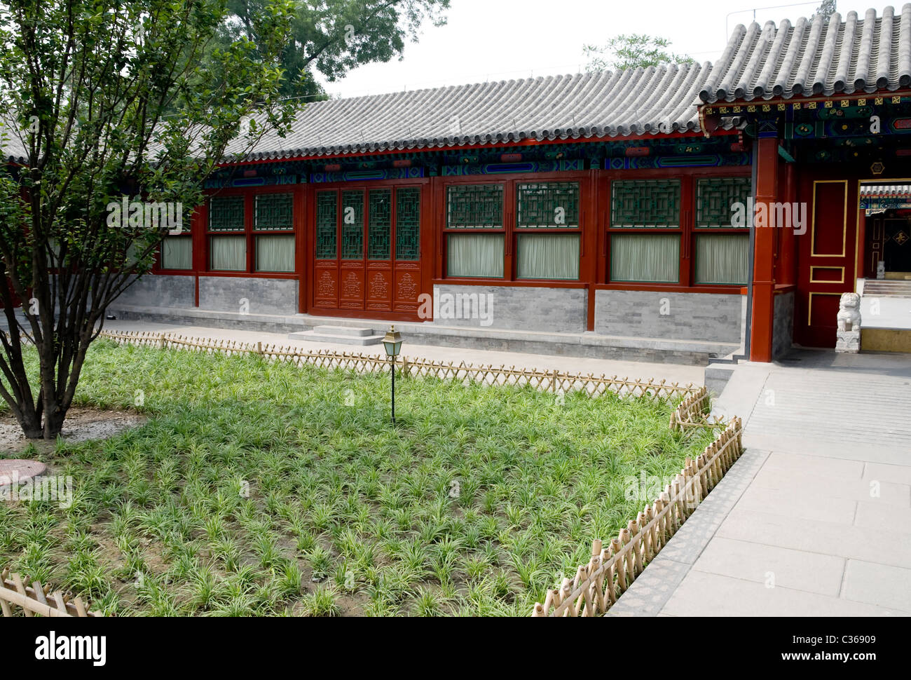 Beautiful Chinese Courtyard, An outdoor courtyard Stock Photo - Alamy