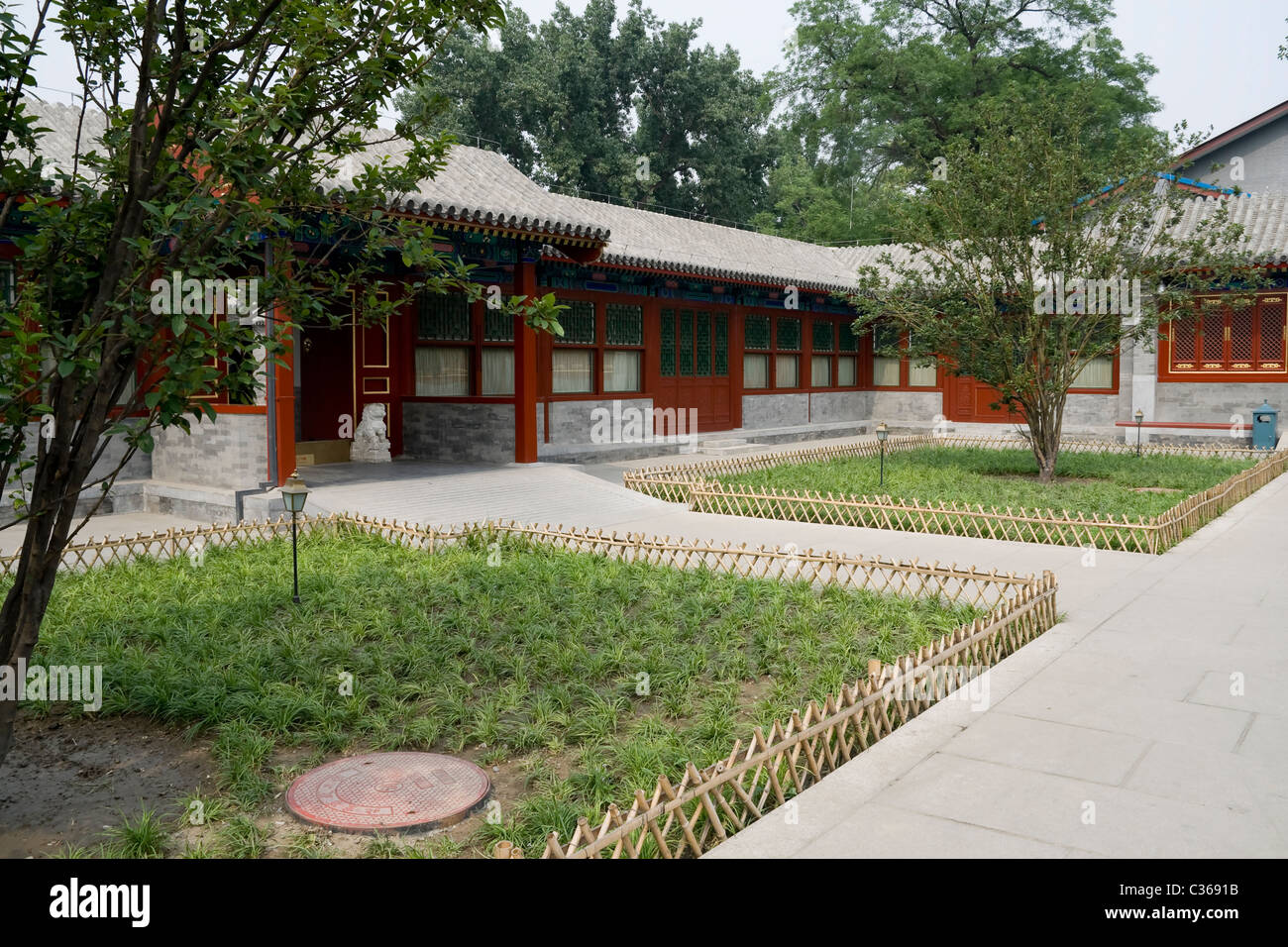 Round courtyard hi-res stock photography and images - Alamy
