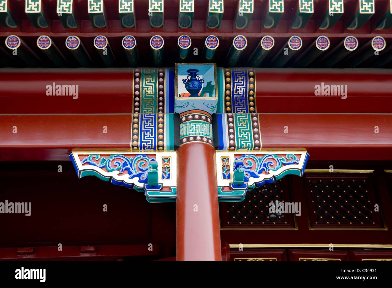 Chinese design on roof details of palace Stock Photo - Alamy
