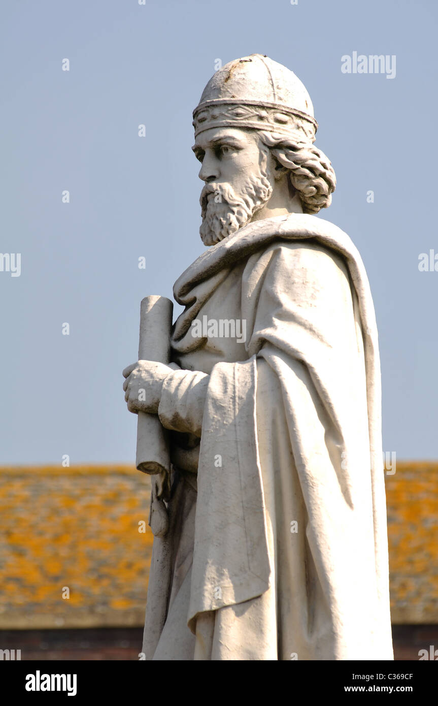 Alfred the Great statue, Wantage, Oxfordshire, England, UK Stock Photo ...
