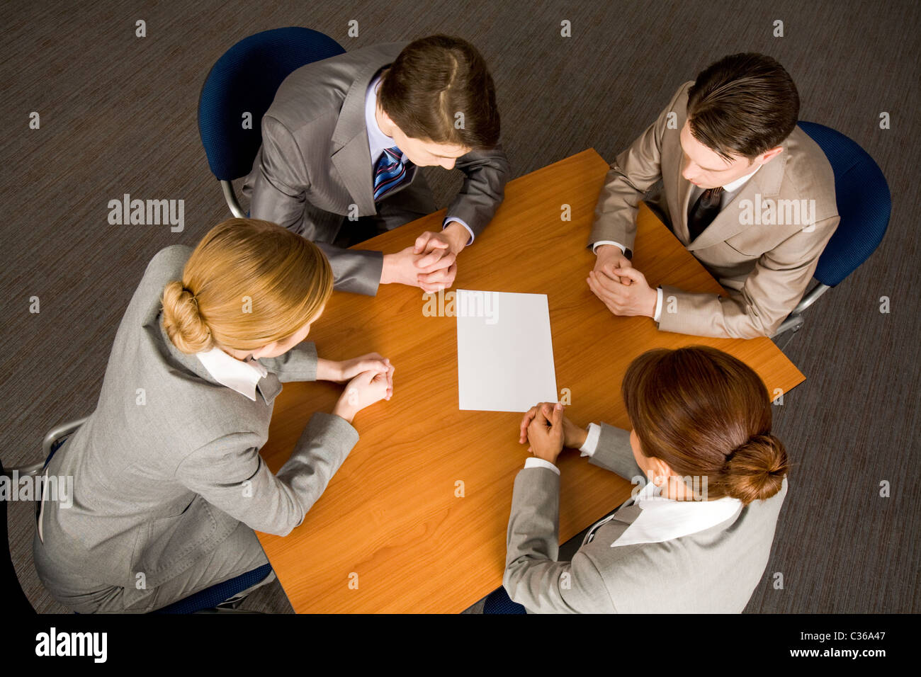 People seated table seminar hi-res stock photography and images - Alamy