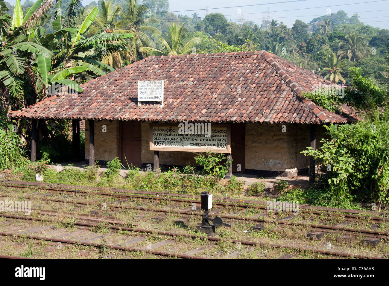 Kandy railway station hi-res stock photography and images - Alamy