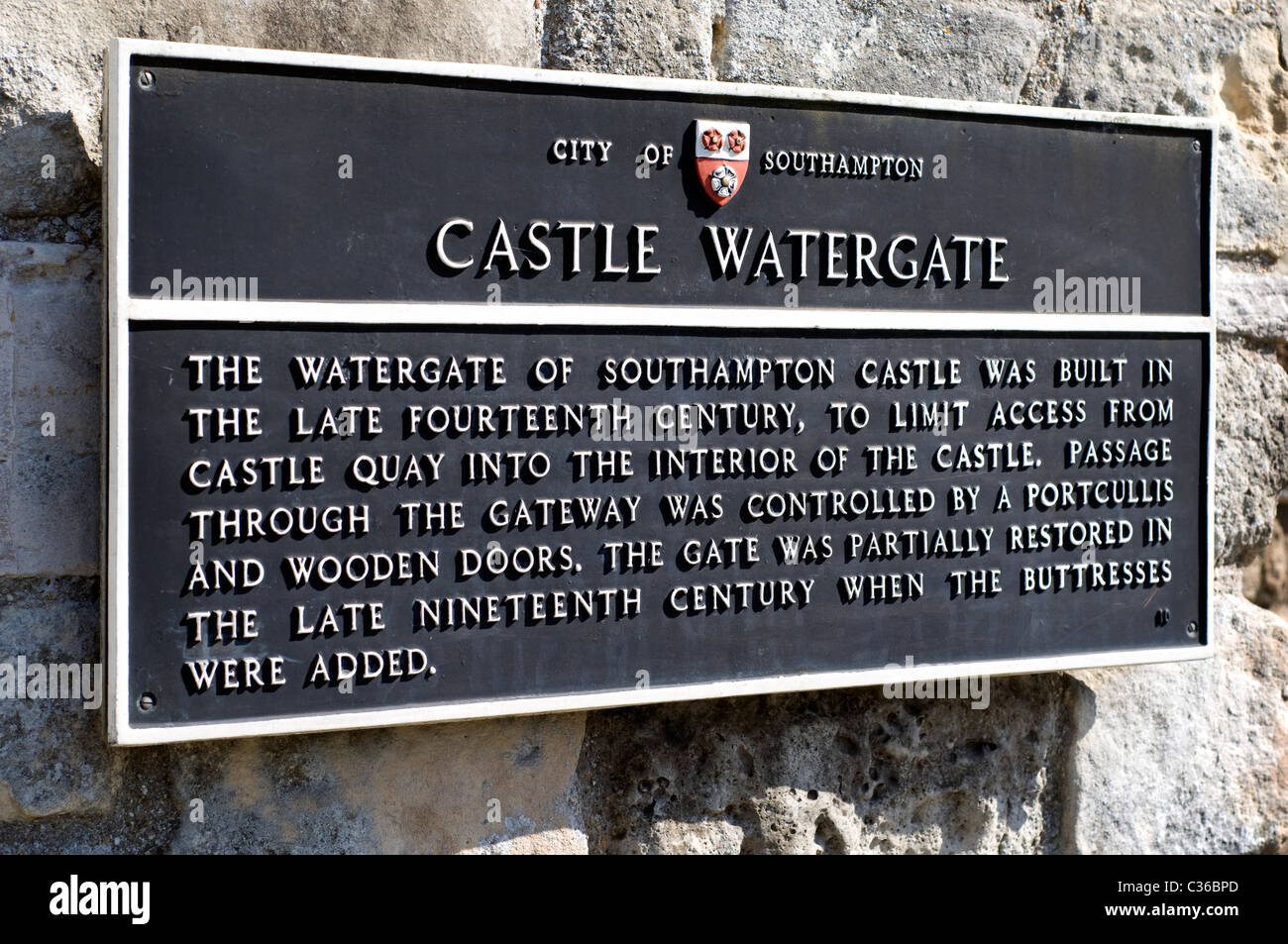 Southampton city walls castle gate hi-res stock photography and images ...