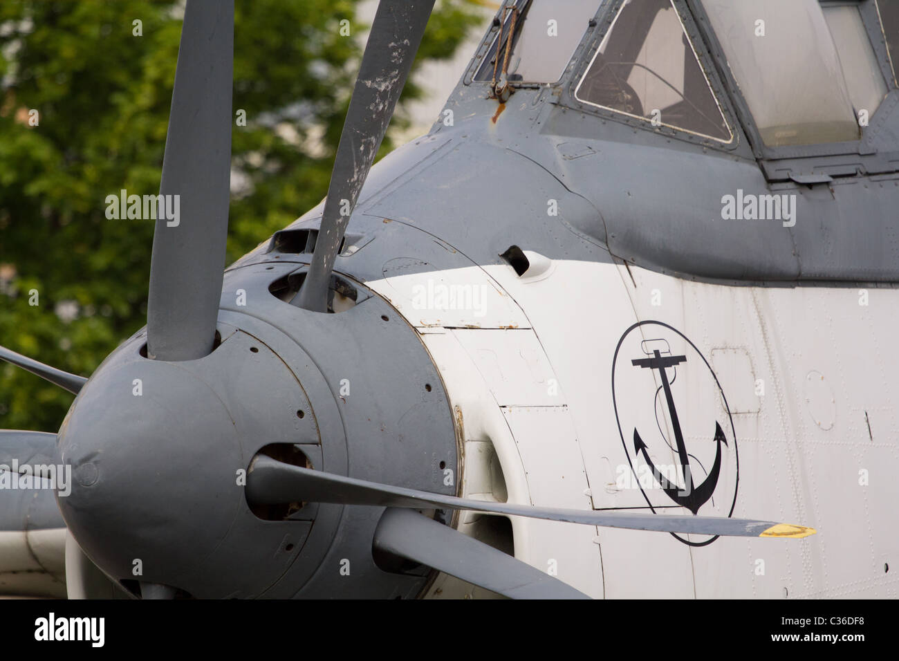 Grey fighter jet hi-res stock photography and images - Alamy