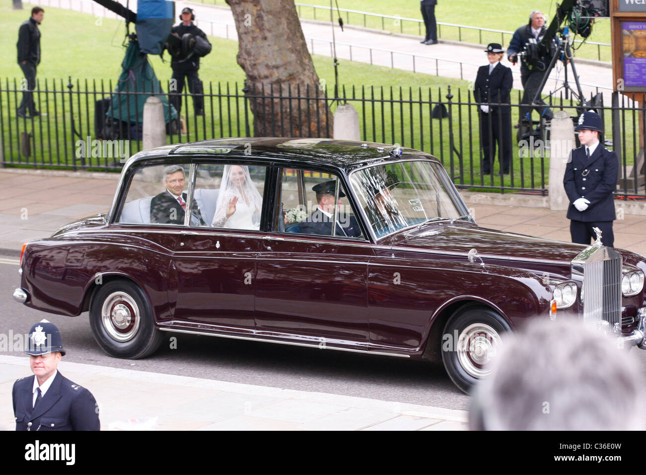 KATE MIDDLETON & FATHER MICHAEL MIDDLETON ROYAL BRIDE WEDDING ...