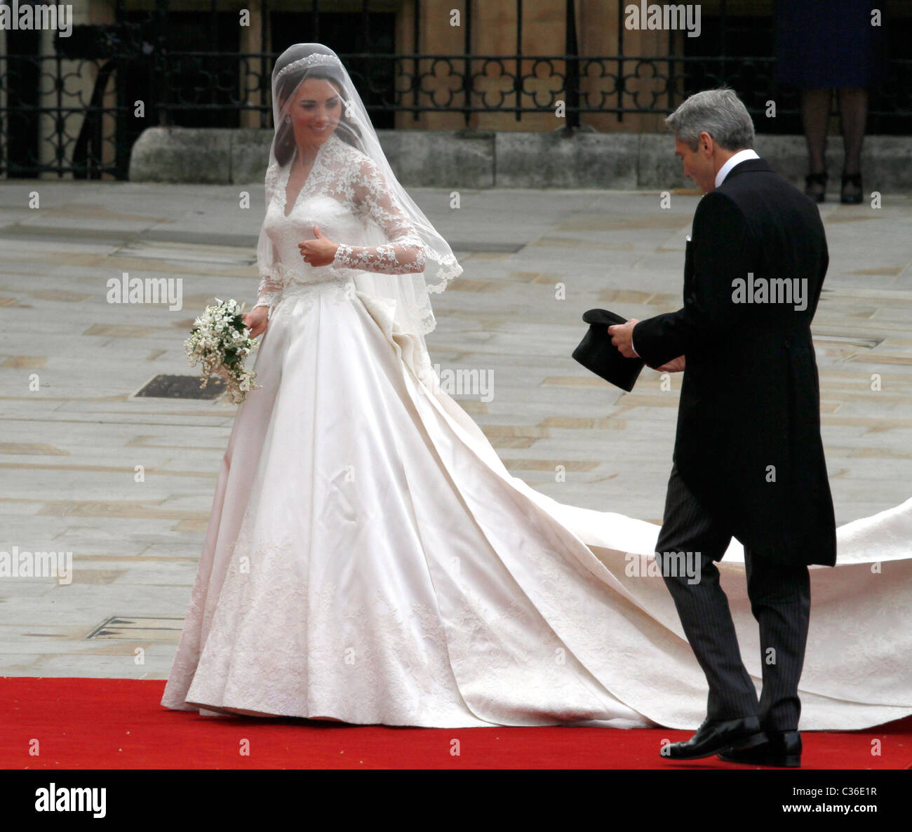 Kate middleton wedding dress hi-res stock photography and images - Alamy