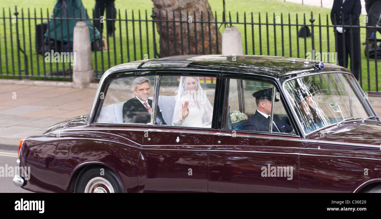KATE MIDDLETON & FATHER MICHAEL MIDDLETON ROYAL BRIDE WEDDING ...