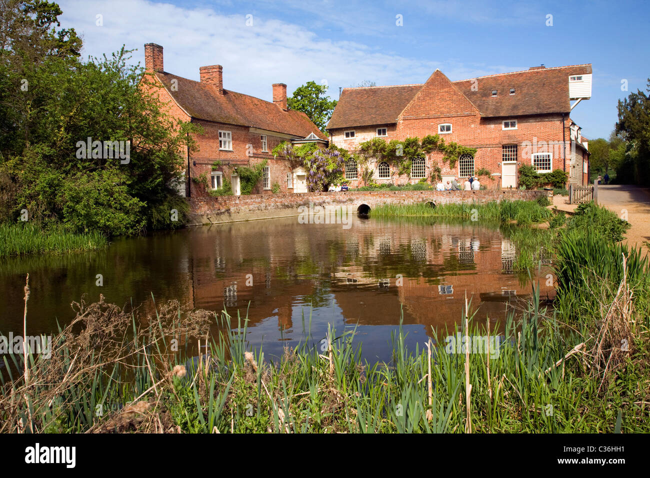 Flatford mill field studies hi-res stock photography and images - Alamy