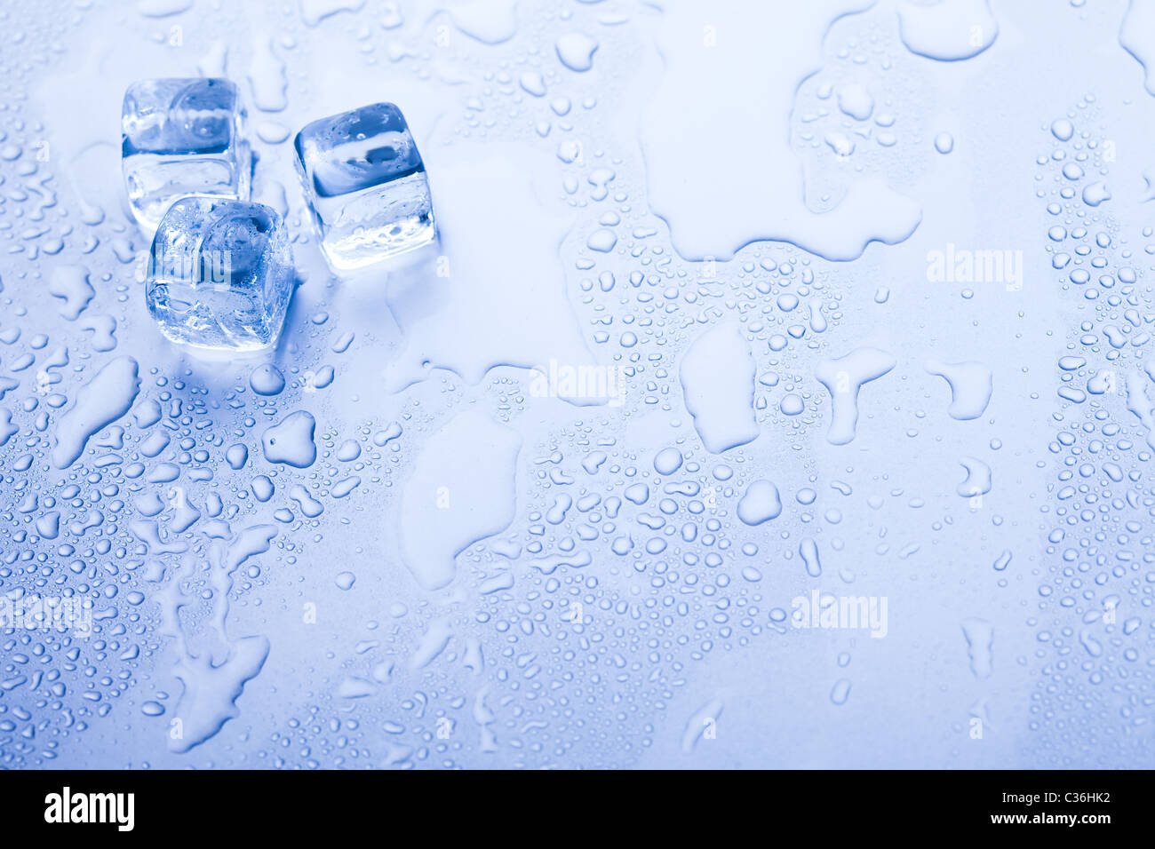 Ice cubes & aqua Stock Photo - Alamy