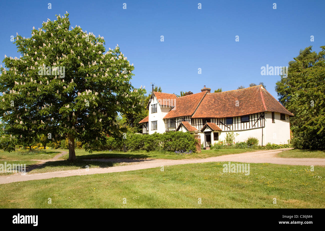 Old english farmhouse hi-res stock photography and images - Alamy