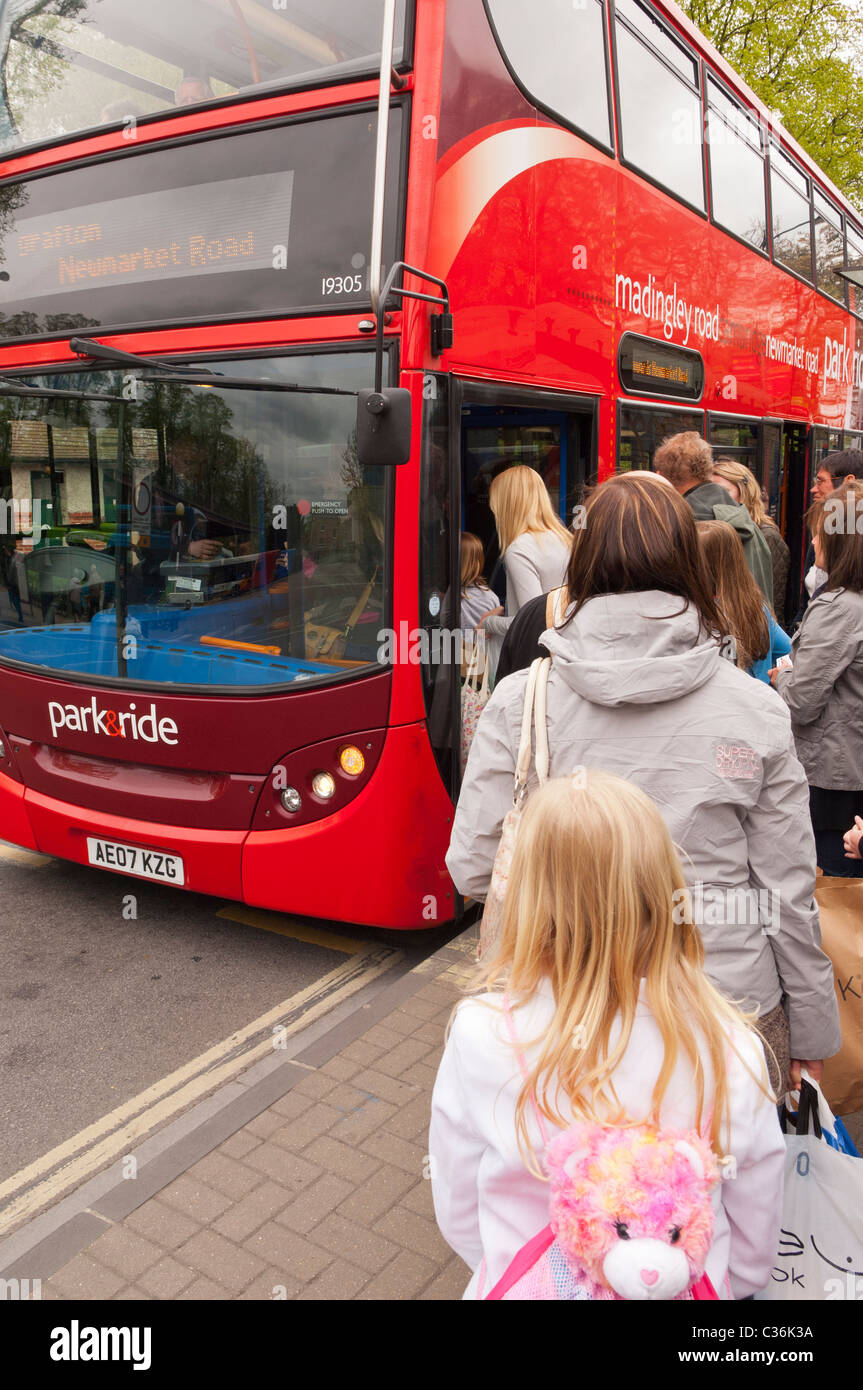 People Queue Bus Stop High Resolution Stock Photography and Images - Alamy