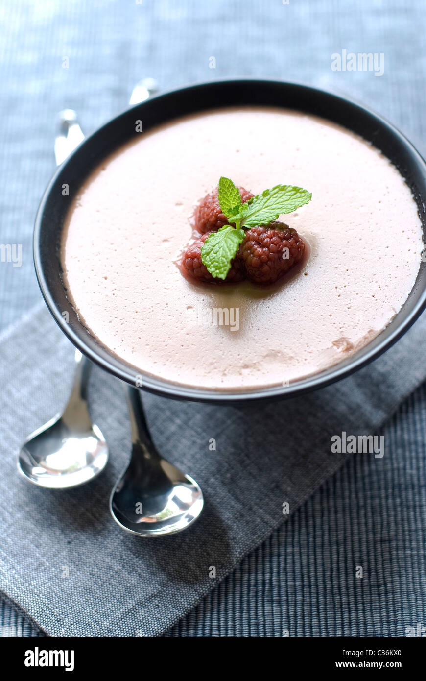 Milk chocolate mousse hi-res stock photography and images - Alamy