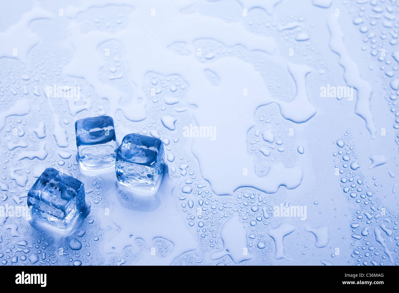 Ice cubes & aqua Stock Photo - Alamy