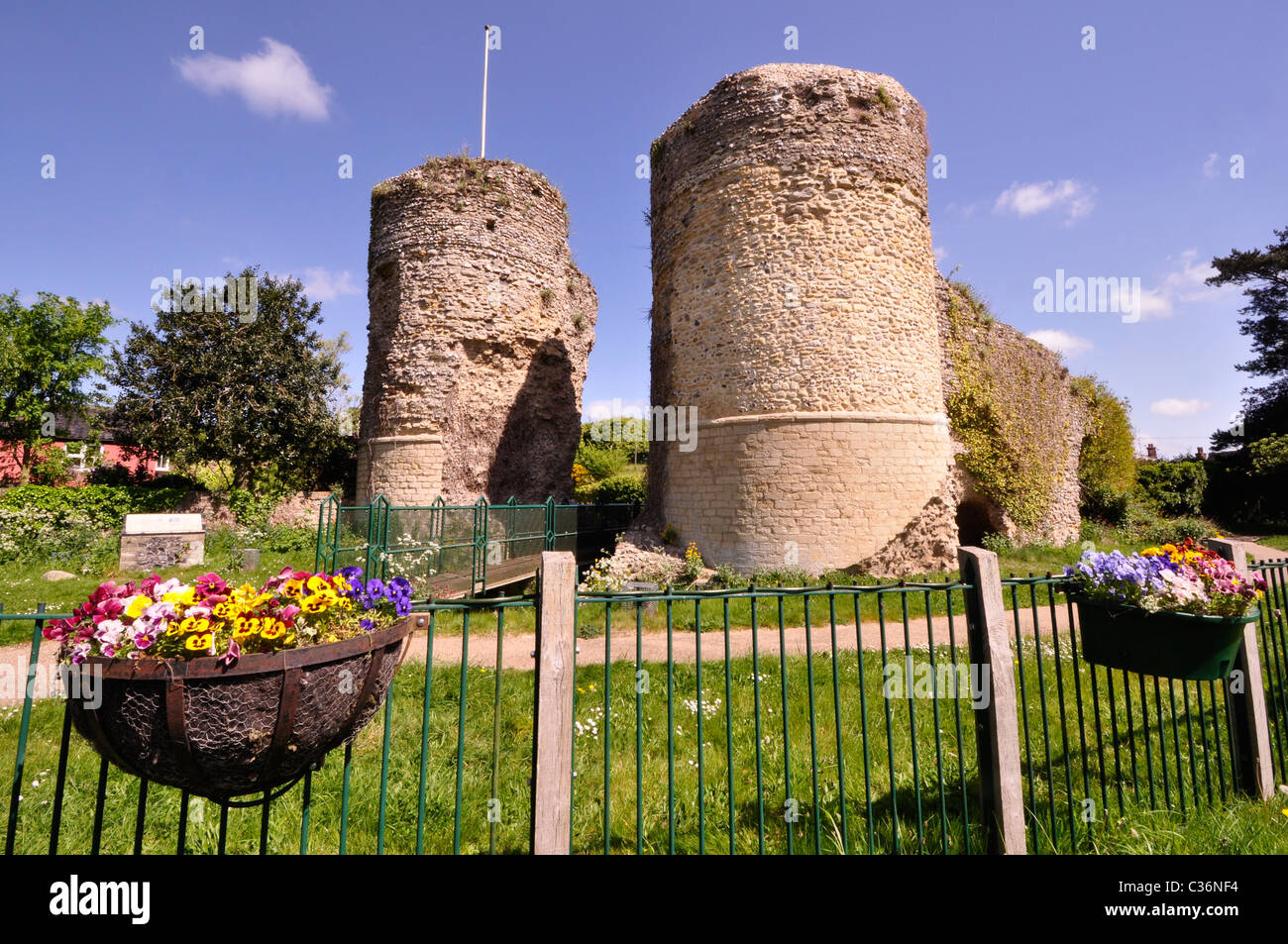 Bungay castle, Suffolk Stock Photo - Alamy