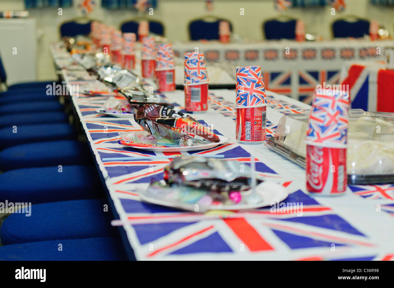 Table at a children's party decorated with Union Jacks Stock Photo - Alamy