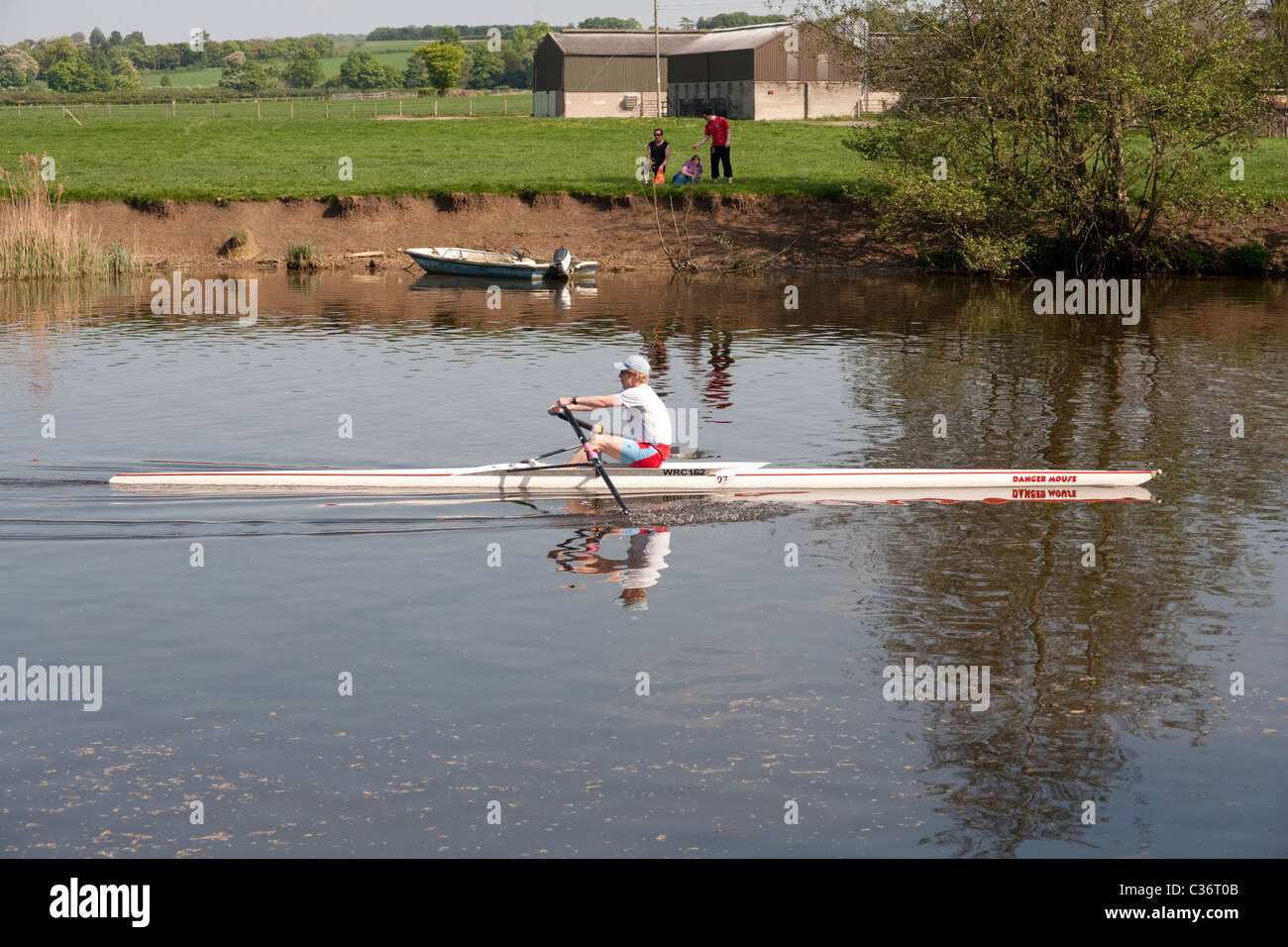 Man rowing a boat on river thames hi-res stock photography and images ...