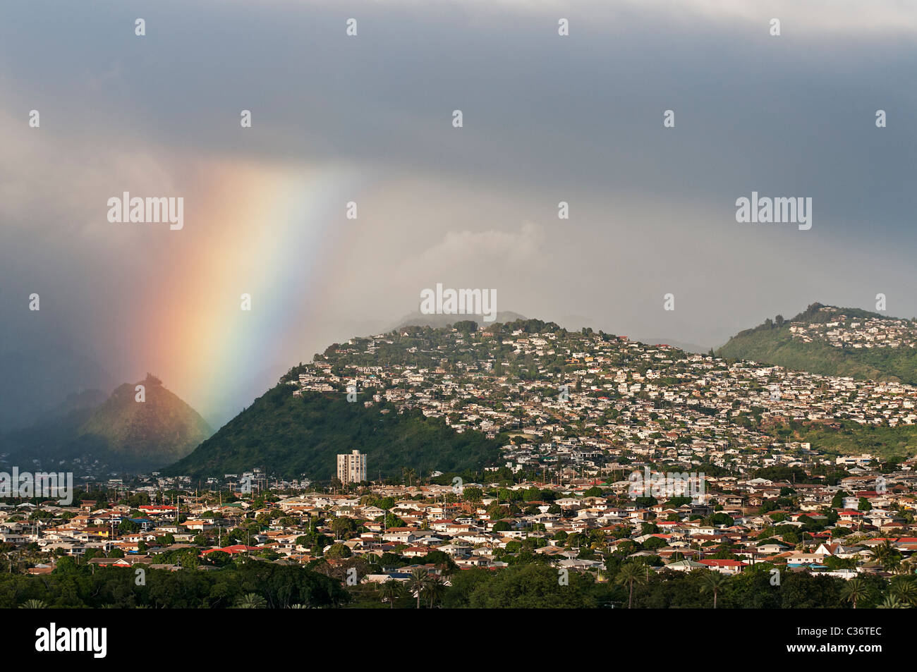 A rainbow lights up the eastern suburbs of Honolulu, Hawaii Stock Photo ...