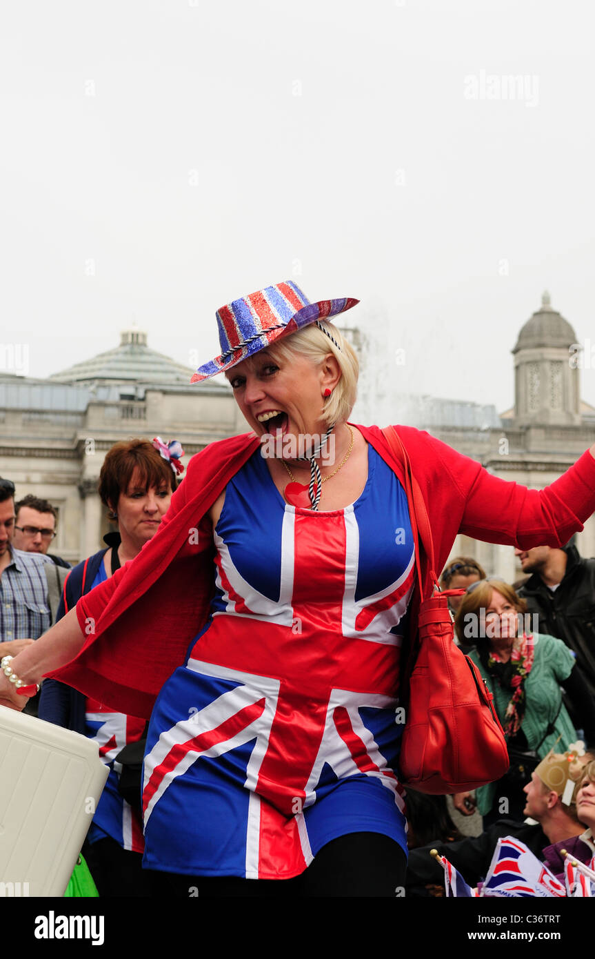 Crowd waving union jacks hi-res stock photography and images - Alamy