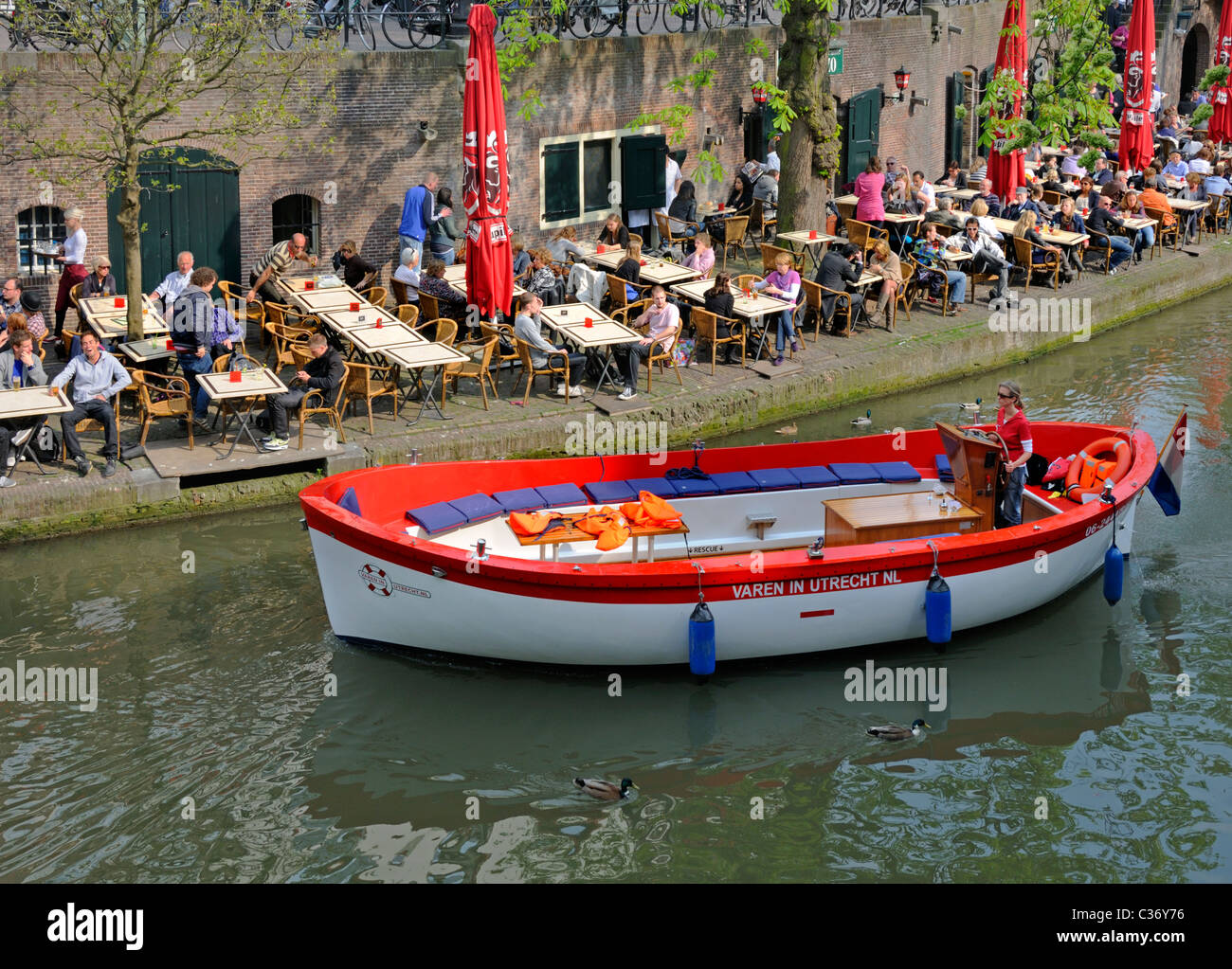 Utrecht, Netherlands. Cafe tables by the Oude Gracht canal and boat ...