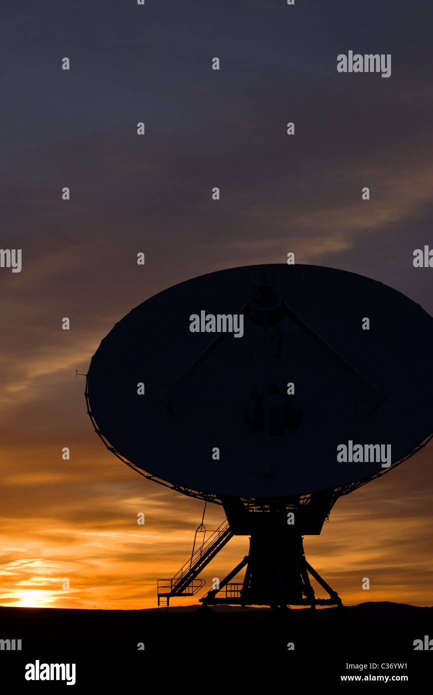 Silhouette of the Very Large Array (VLA) at sunset. National Radio ...