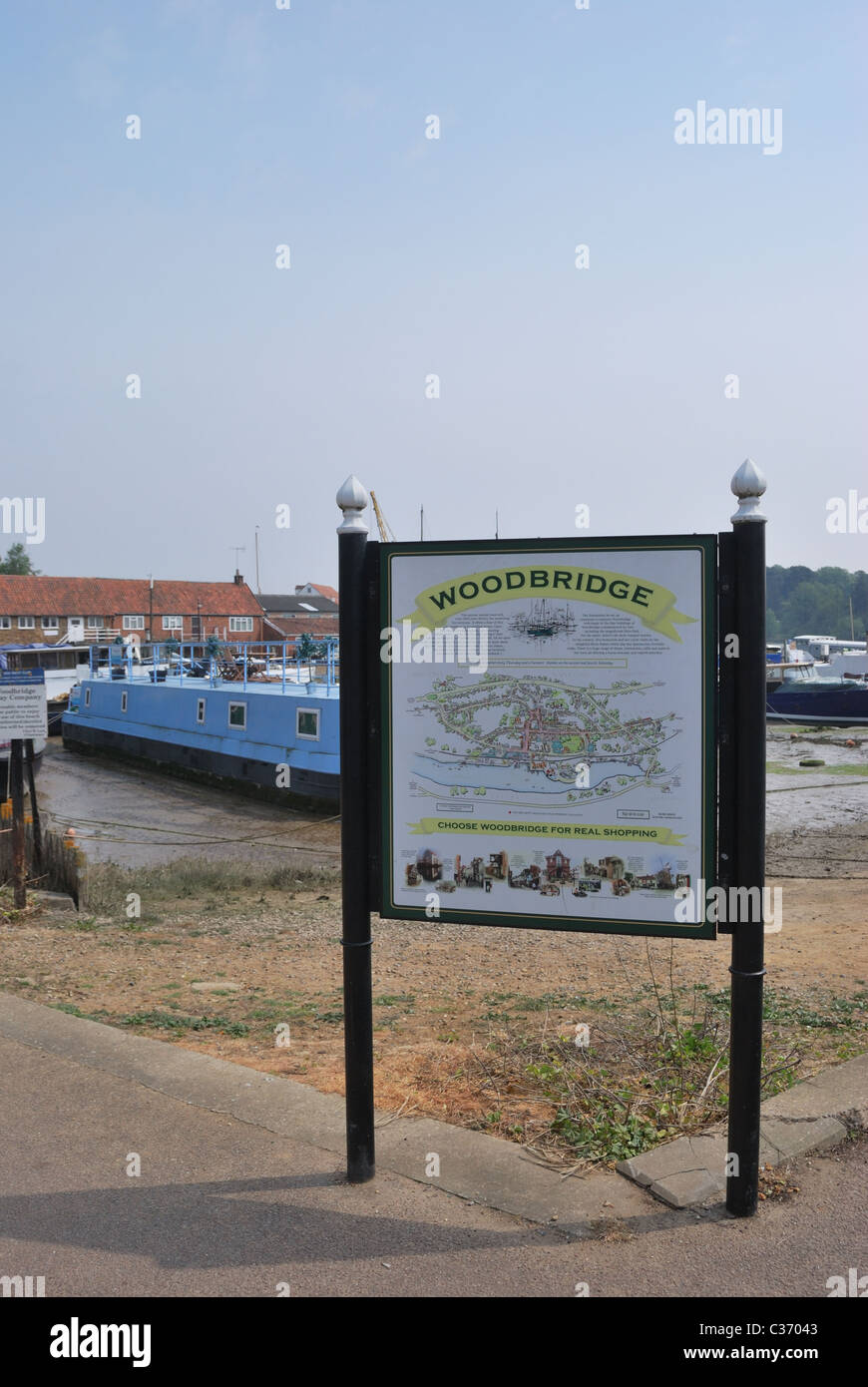 Woodbridge Town sign Stock Photo - Alamy
