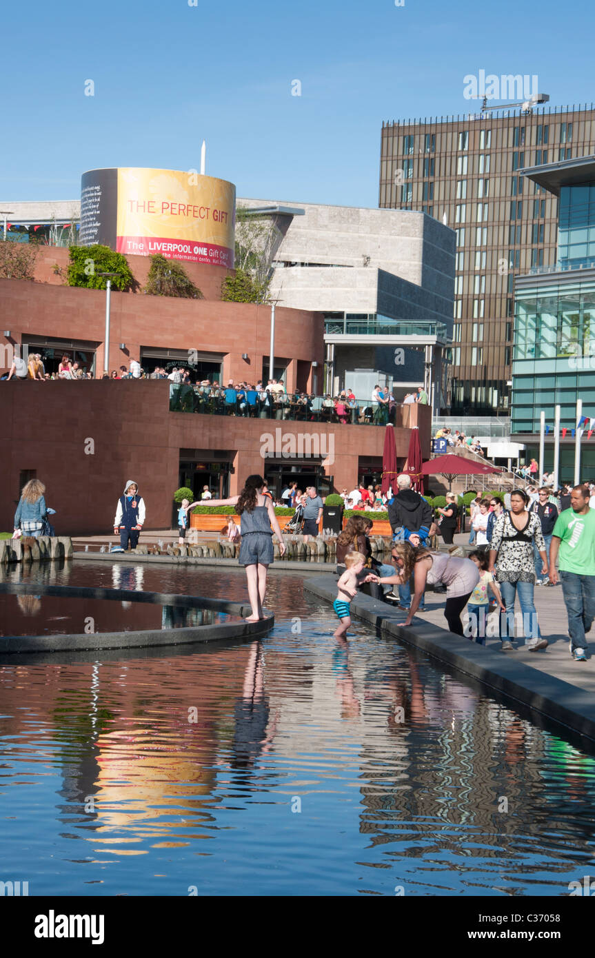 Liverpool fountain hi-res stock photography and images - Alamy