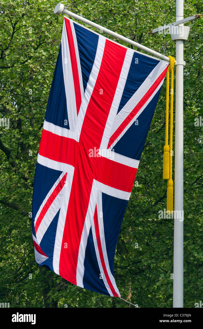 Union Jack flag, Buckingham Palace, Royal Wedding, Prince William and ...