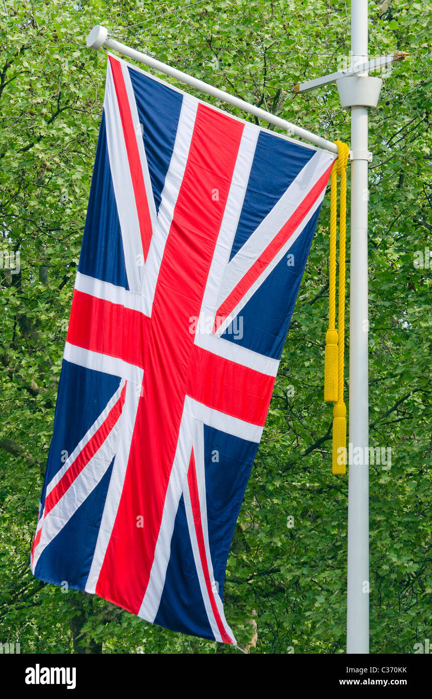 Union Jack flag, Buckingham Palace, Royal Wedding, Prince William and ...