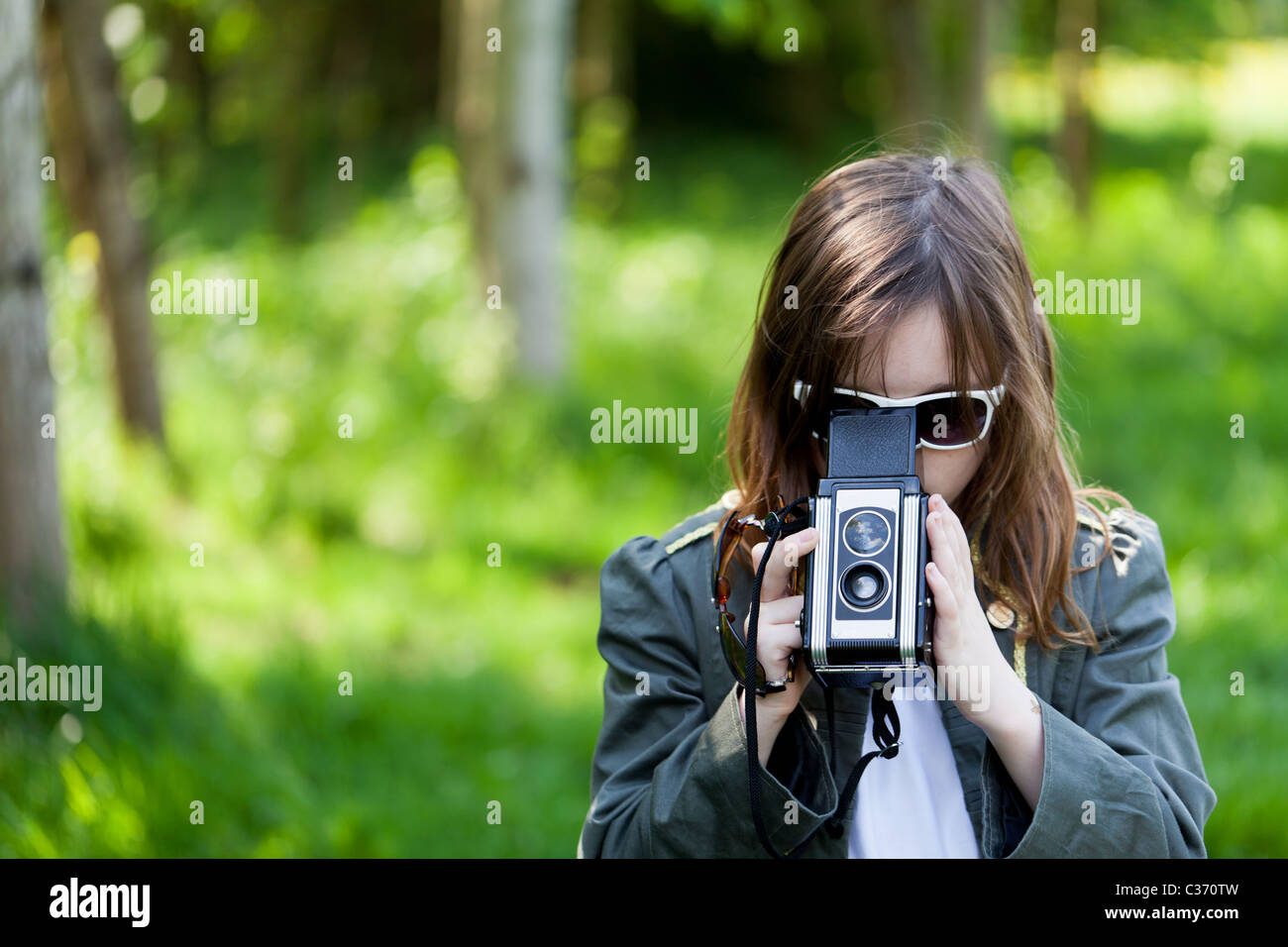 Young child using a vintage camera Stock Photo - Alamy